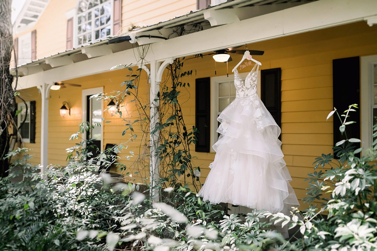 Magical wedding under the trees at Arching Oaks Ranch – Sydney + Derek ...